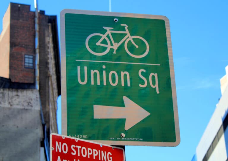 How to Hail a Cab Like a New Yorker: Local Tips You Need!