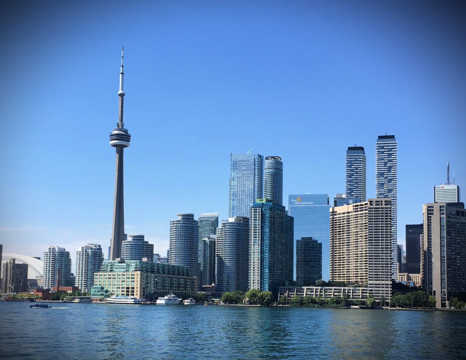 Toronto vs Montreal: Which is the Best Canadian City?