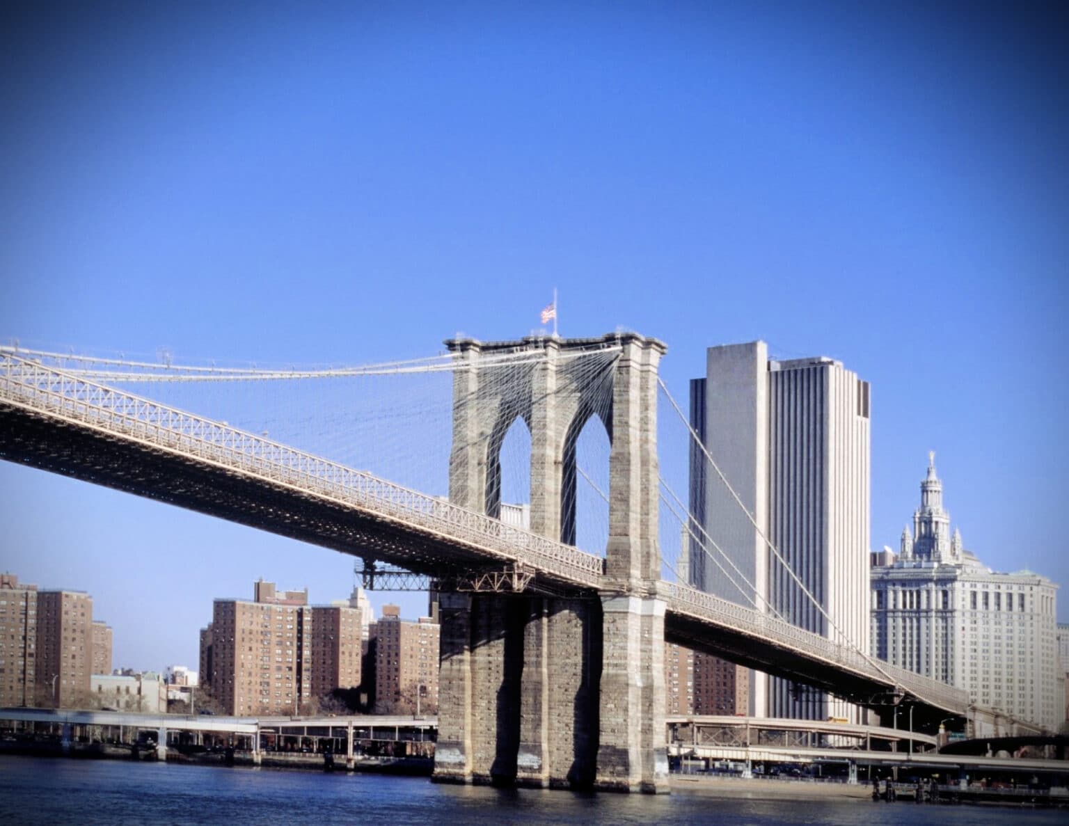 Guide to Walking the Brooklyn Bridge: 10 Tips From a Local