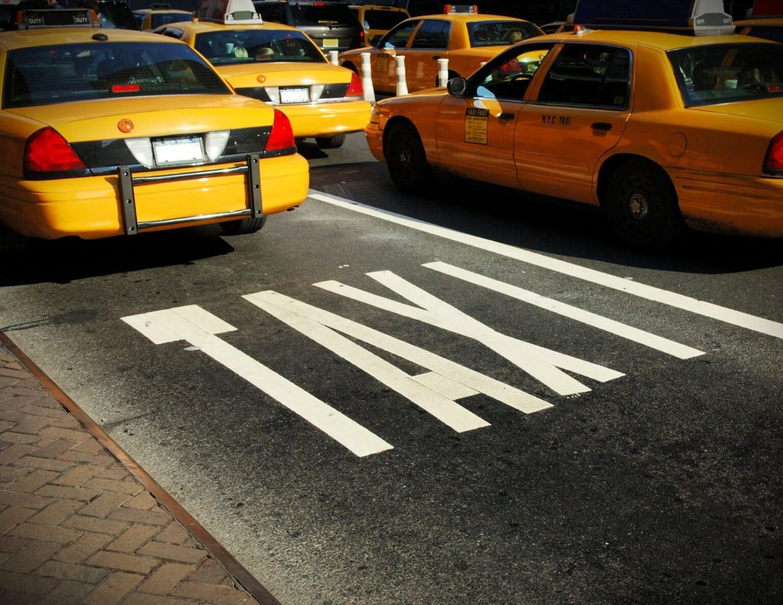 How to Hail a Cab Like a New Yorker: Local Tips You Need!