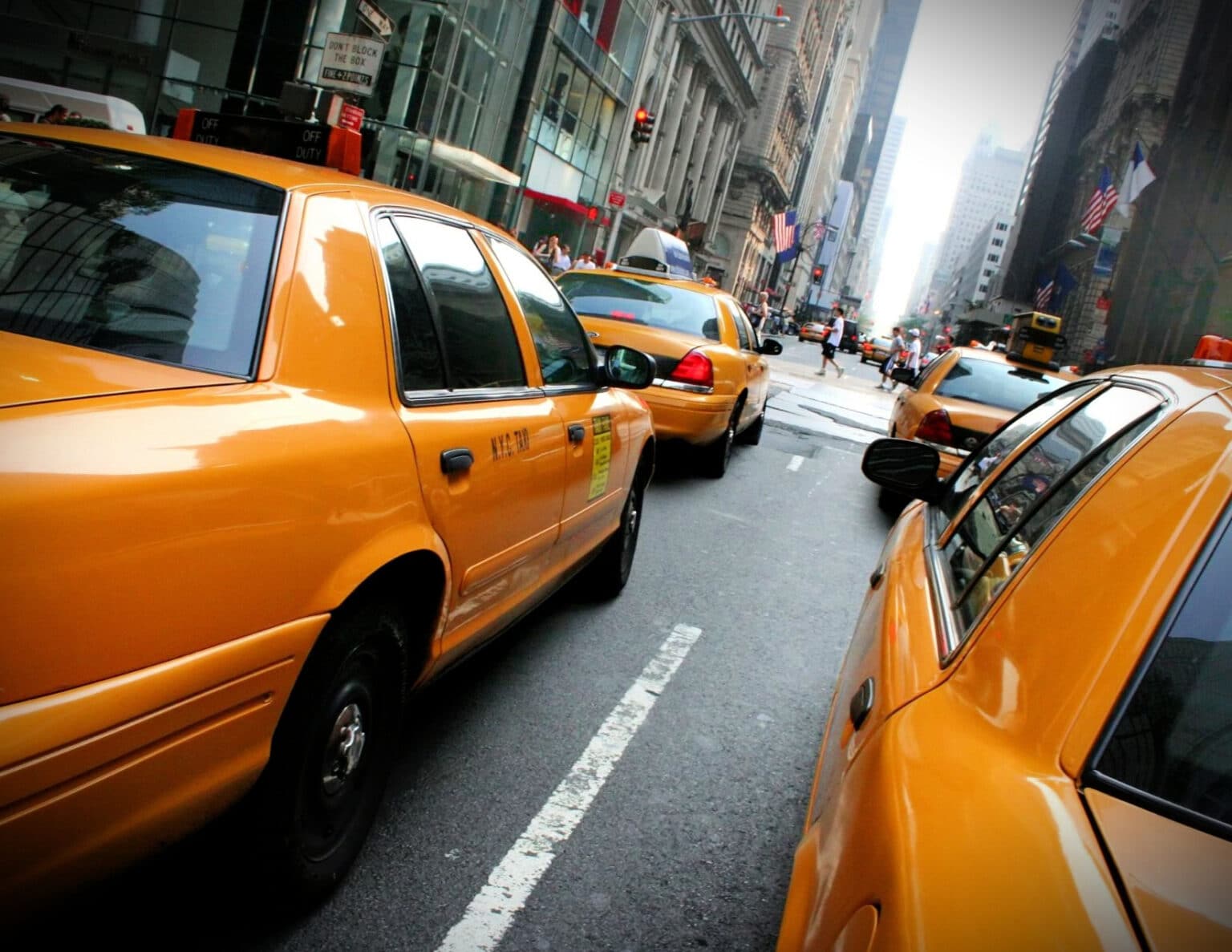 How to Hail a Cab Like a New Yorker: Local Tips You Need!