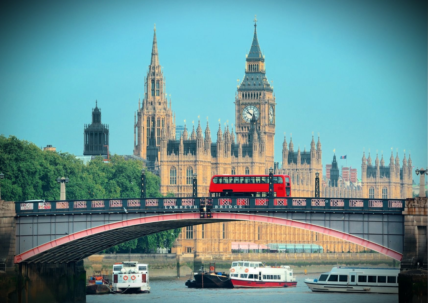 140 London Quotes and Instagram Captions for Every Occasion