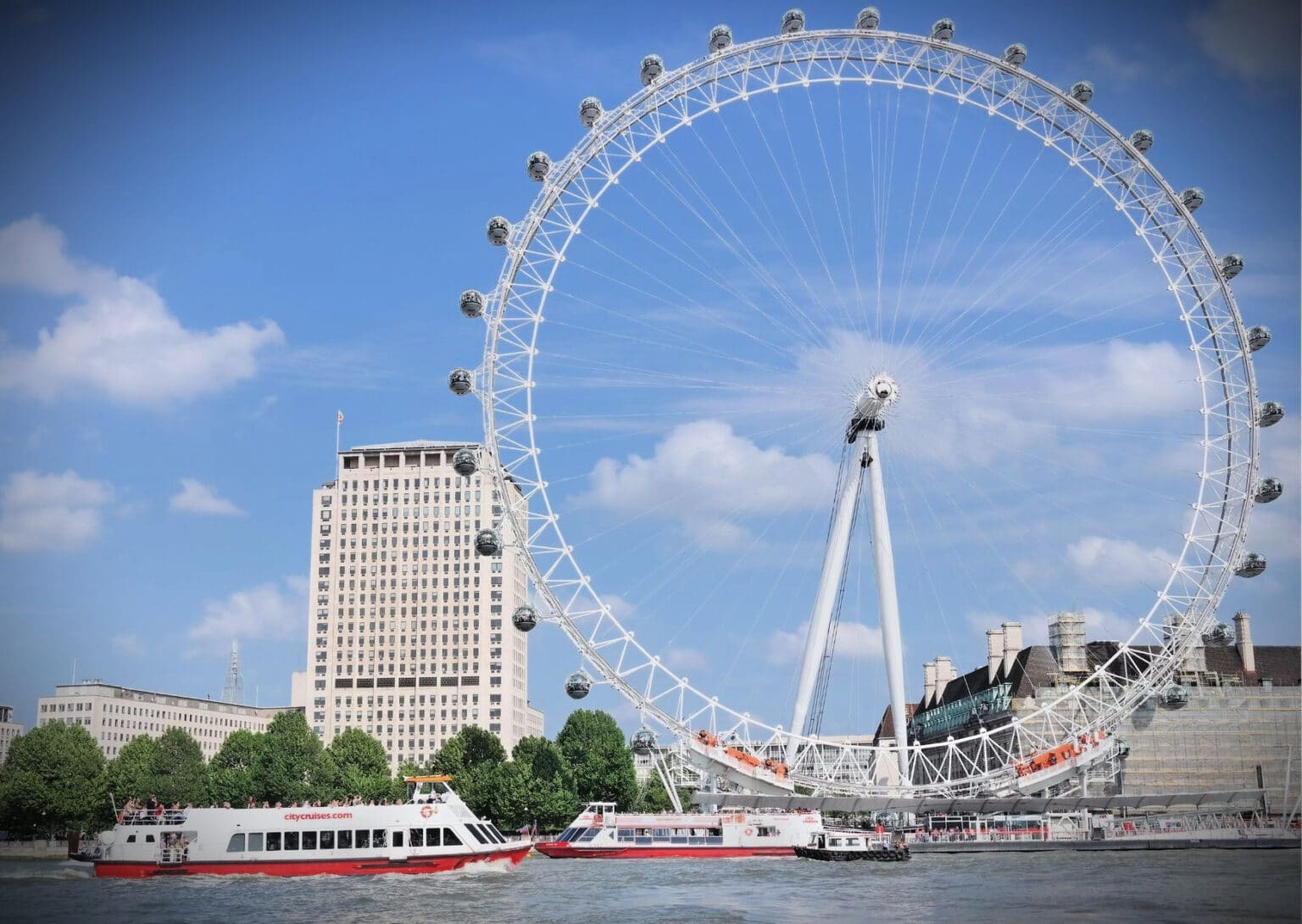 140 London Quotes and Instagram Captions for Every Occasion