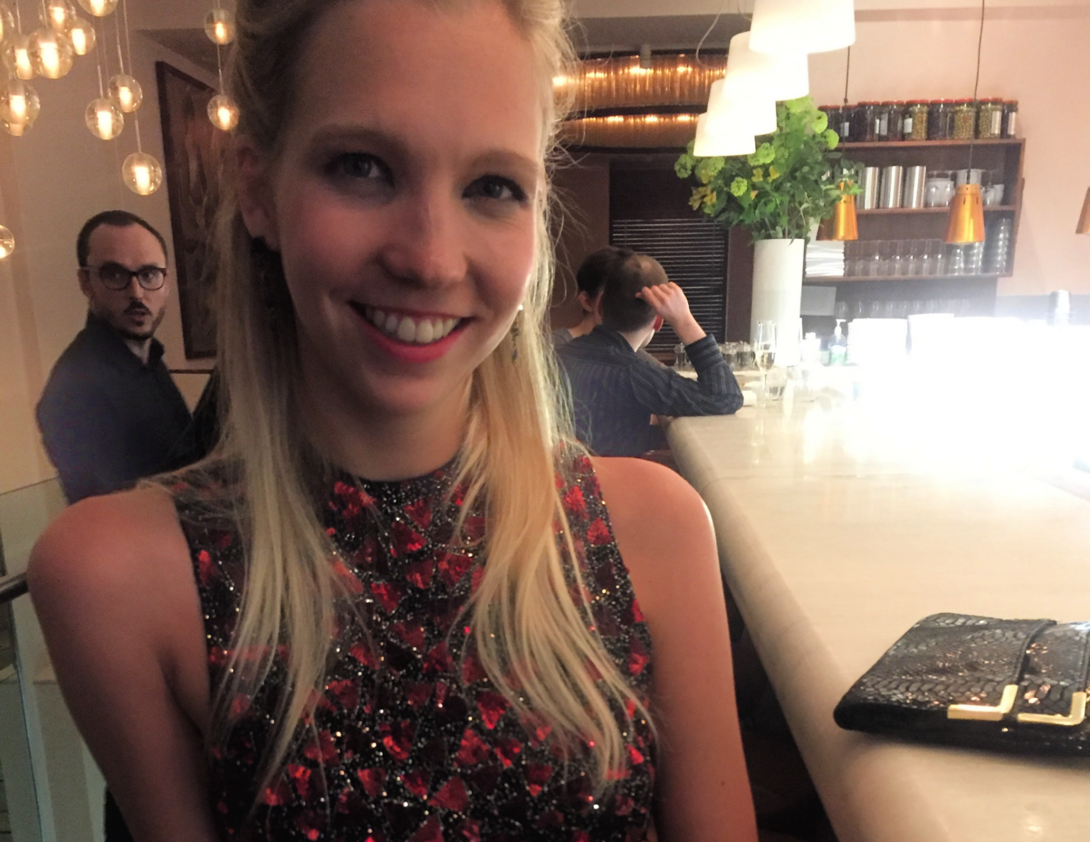 18 Tips for Eating at Restaurants Alone From a Solo Traveler