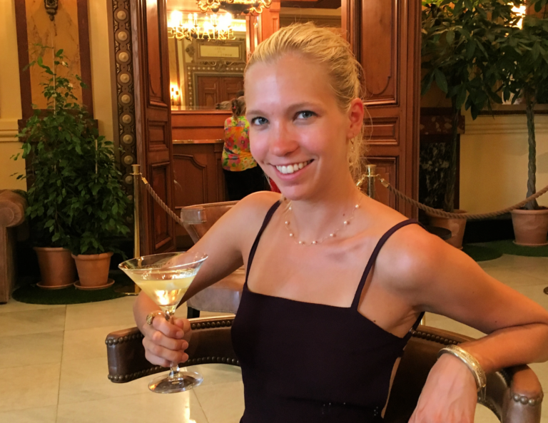 18 Tips for Eating at Restaurants Alone From a Solo Traveler