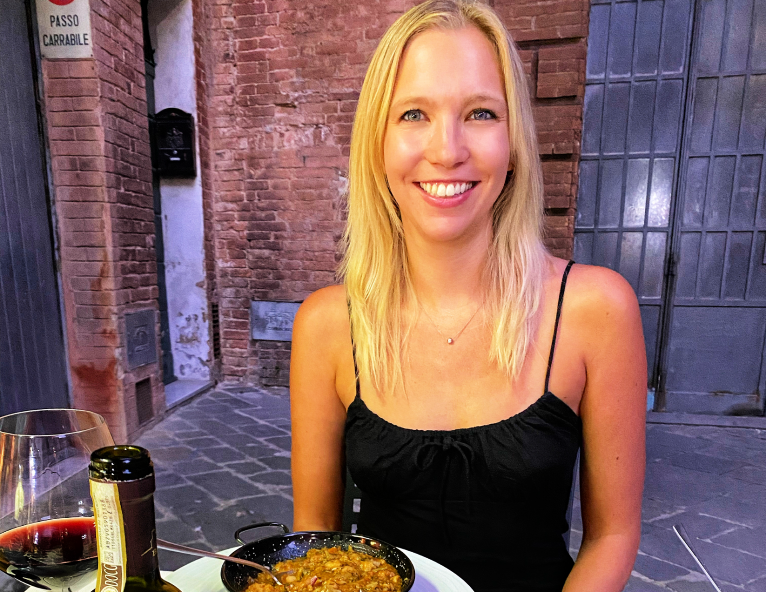 18 Tips for Eating at Restaurants Alone From a Solo Traveler