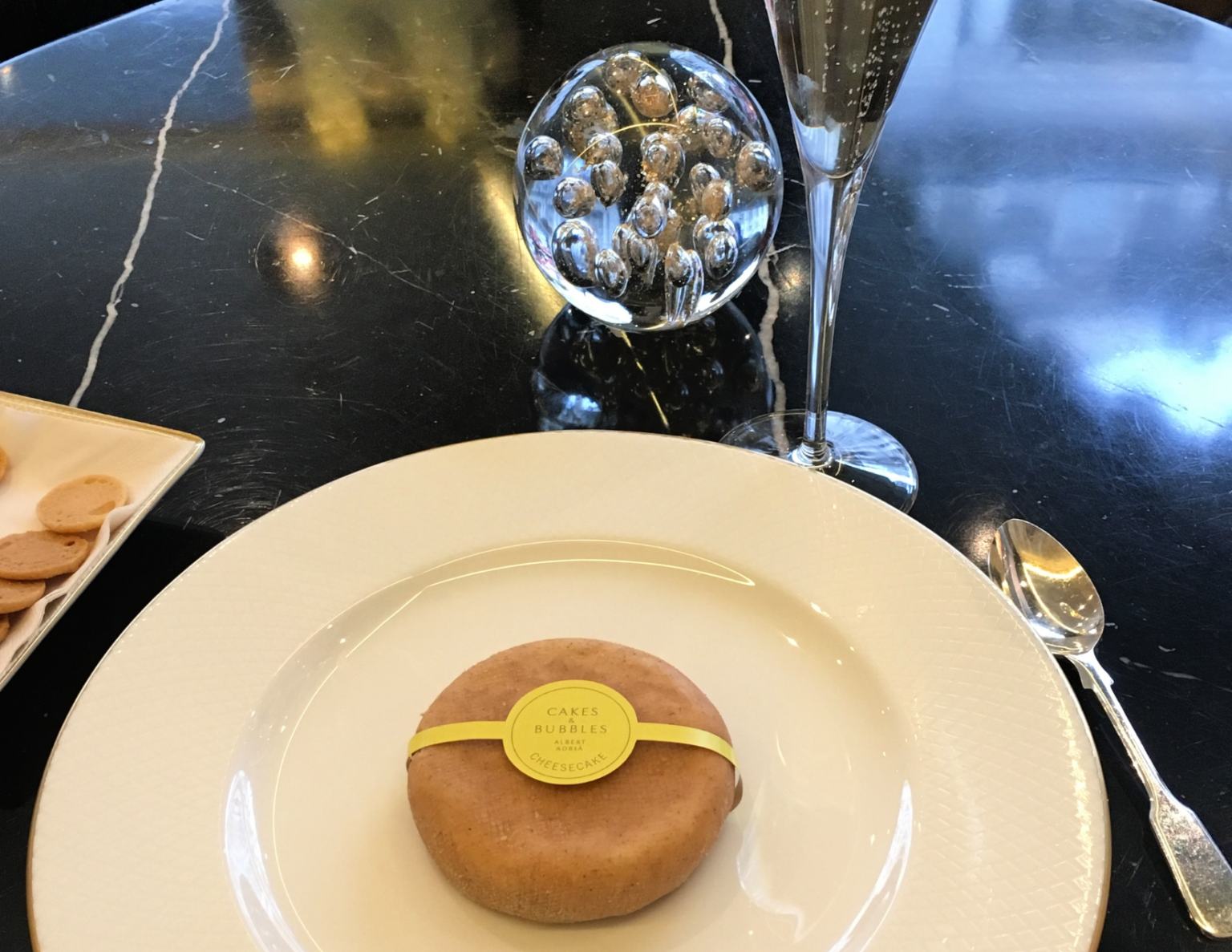 18 Tips for Eating at Restaurants Alone From a Solo Traveler