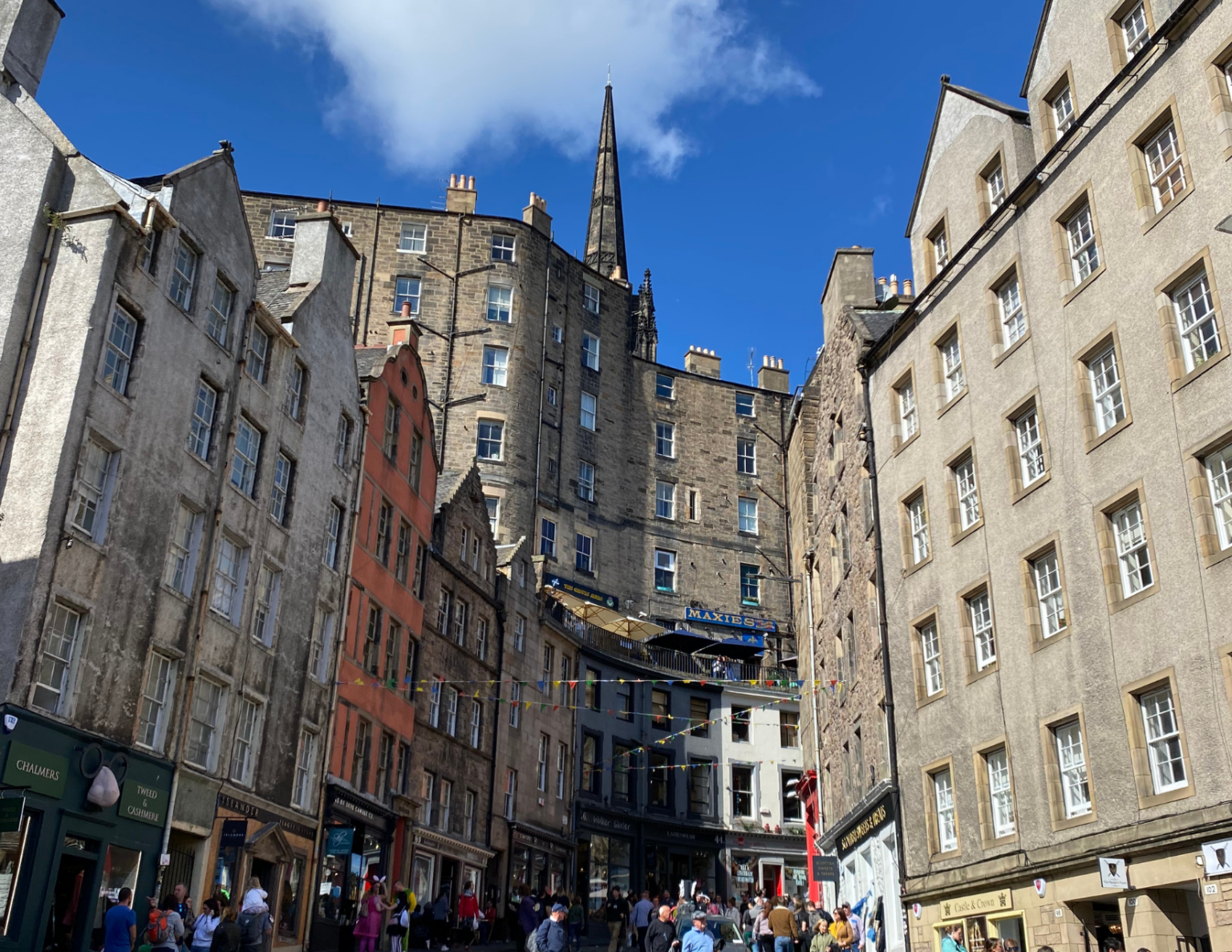 Edinburgh Solo Travel: Tips + 22 Exciting Things to Do Alone