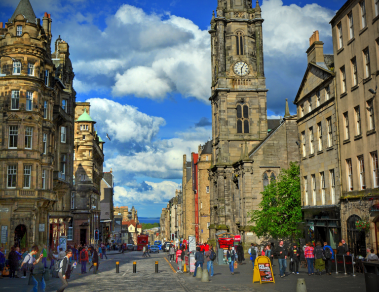 Edinburgh Solo Travel: Tips + 22 Exciting Things to Do Alone