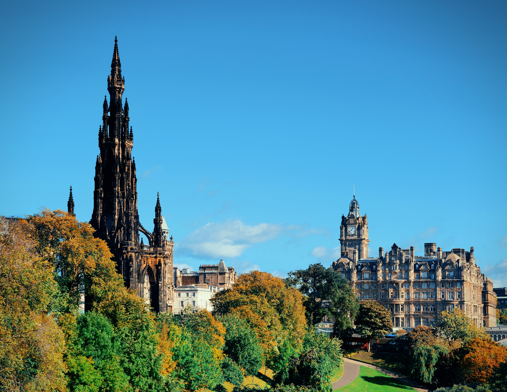 Edinburgh Solo Travel: Tips + 22 Exciting Things to Do Alone