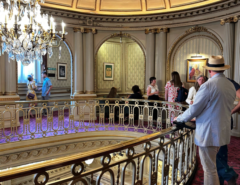 What to Wear to a West End Show: The Ultimate Outfit Guide!