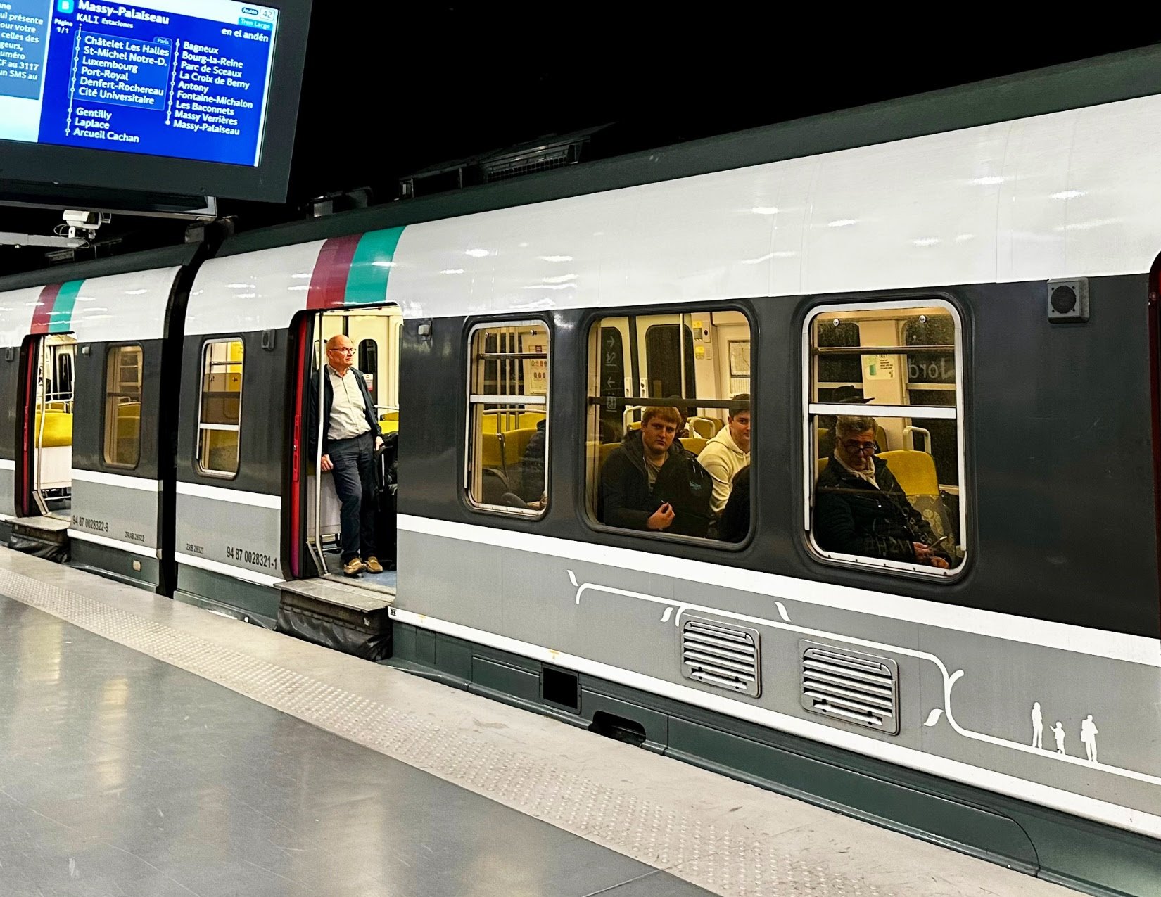 How to Get From Charles de Gaulle to Paris: A Speedy Guide!