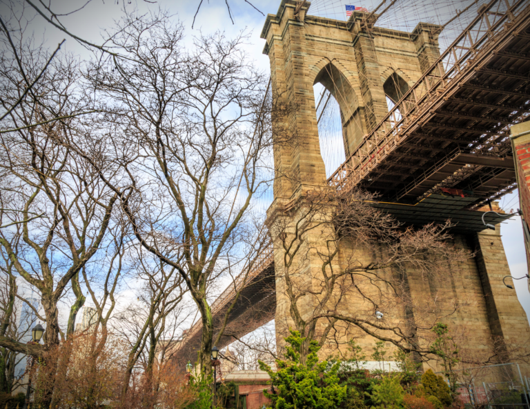 Guide to Walking the Brooklyn Bridge: 10 Tips From a Local