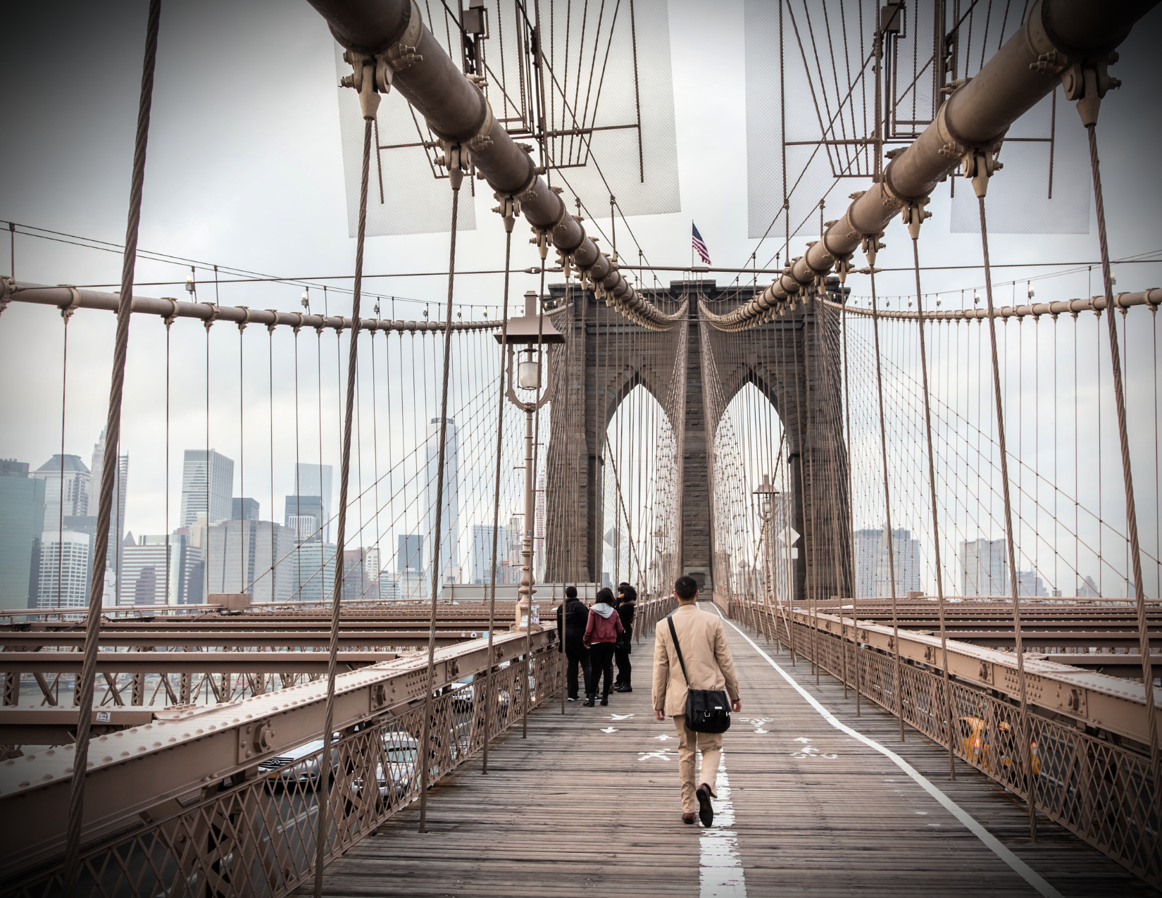 Guide to Walking the Brooklyn Bridge: 10 Tips From a Local