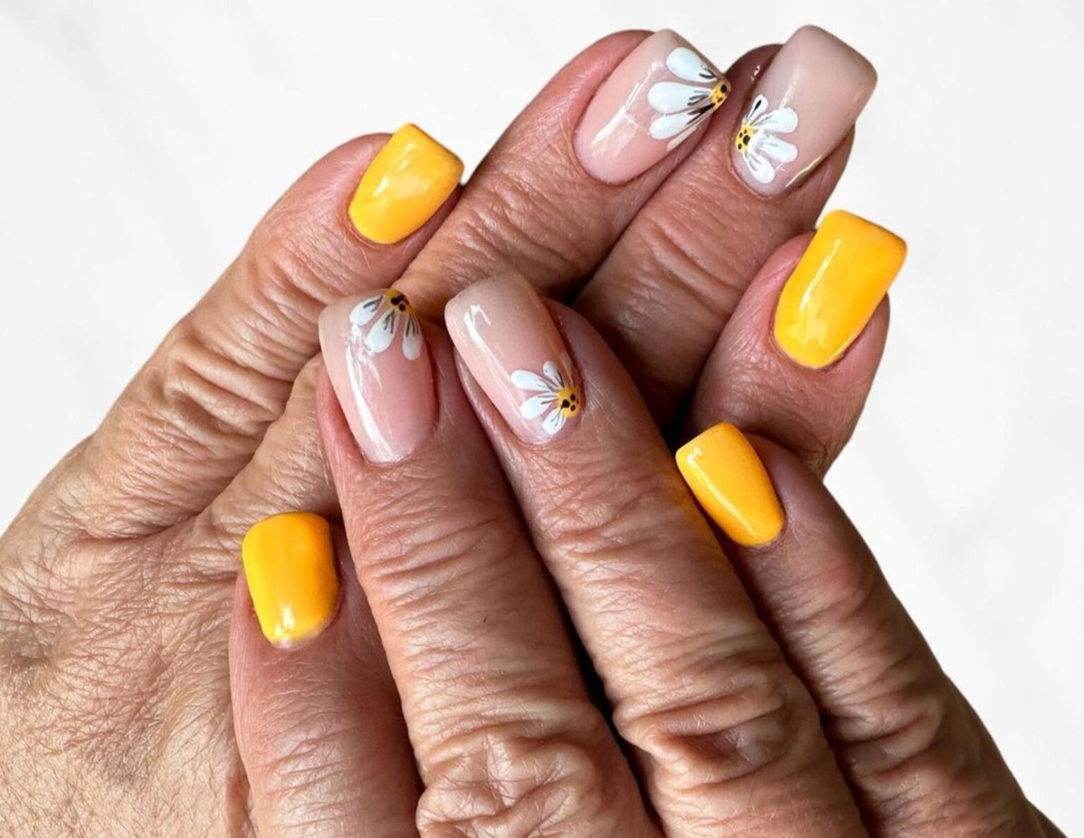 265 Vacation Nails: Favorite Trends for Travel