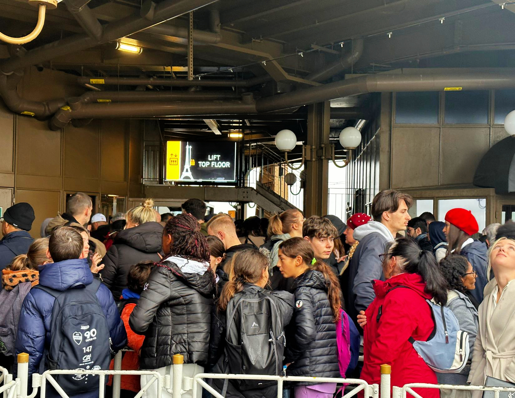 Visiting the Eiffel Tower: 7 Top Tips for a Memorable Trip