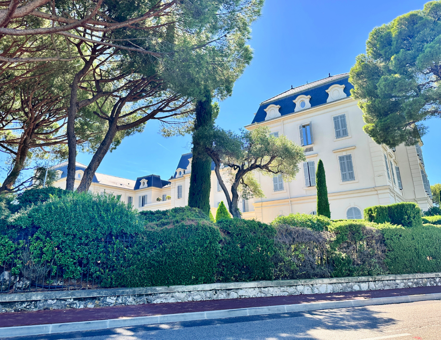 Billionaires Bay Antibes: A Glimpse into Luxury